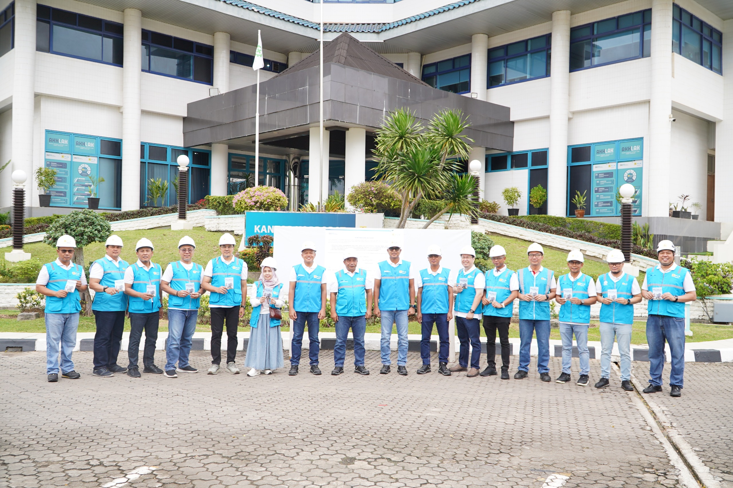 Peringati Bulan K3 Nasional 2025, PLN Batam Tekankan Komitmen Zero Harm Zero Loss - Terdepan ...