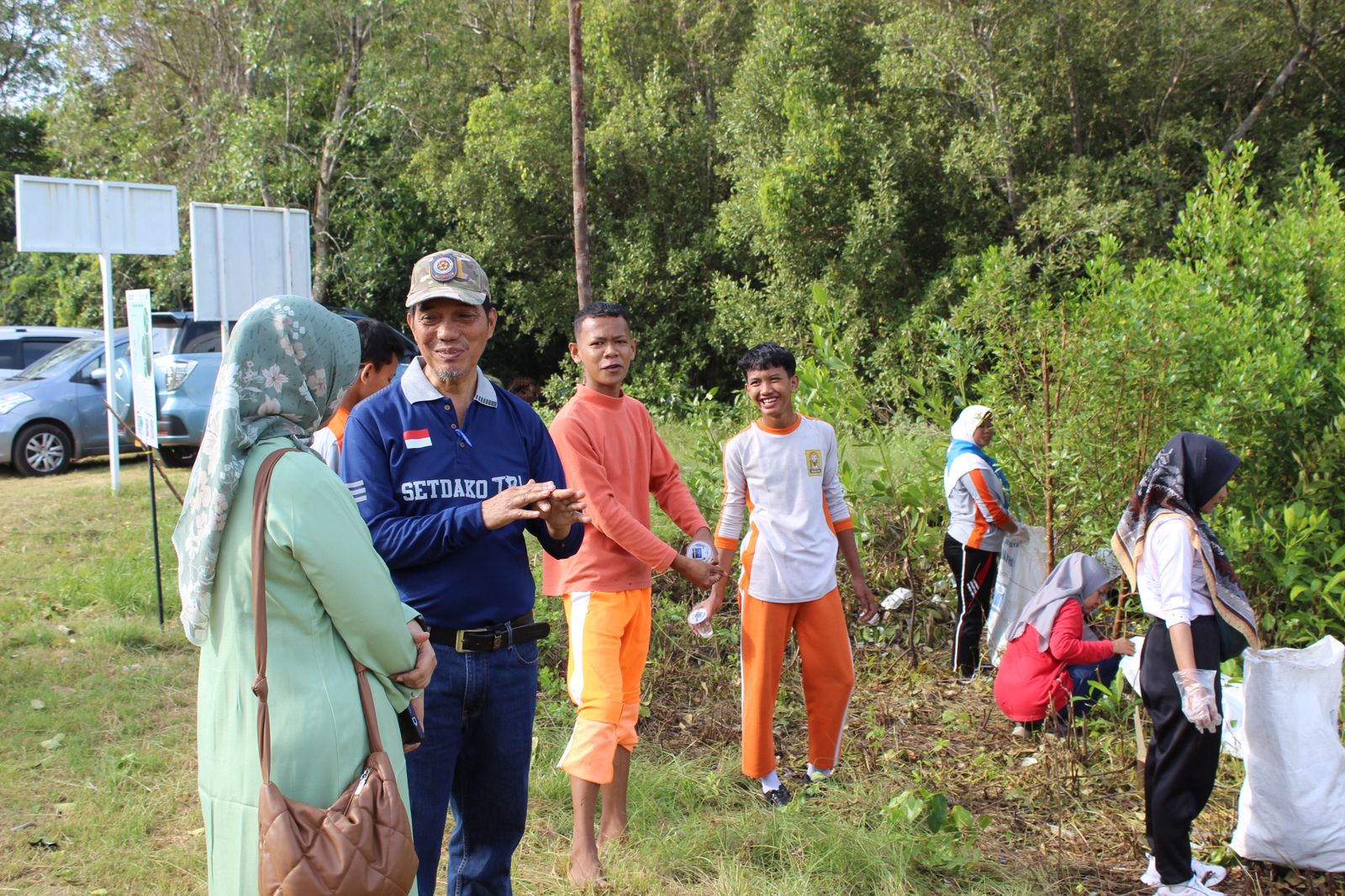 Peringati HPSN 2025, DLH Pemko Tanjungpinang Borong Sampah dari Laut ...