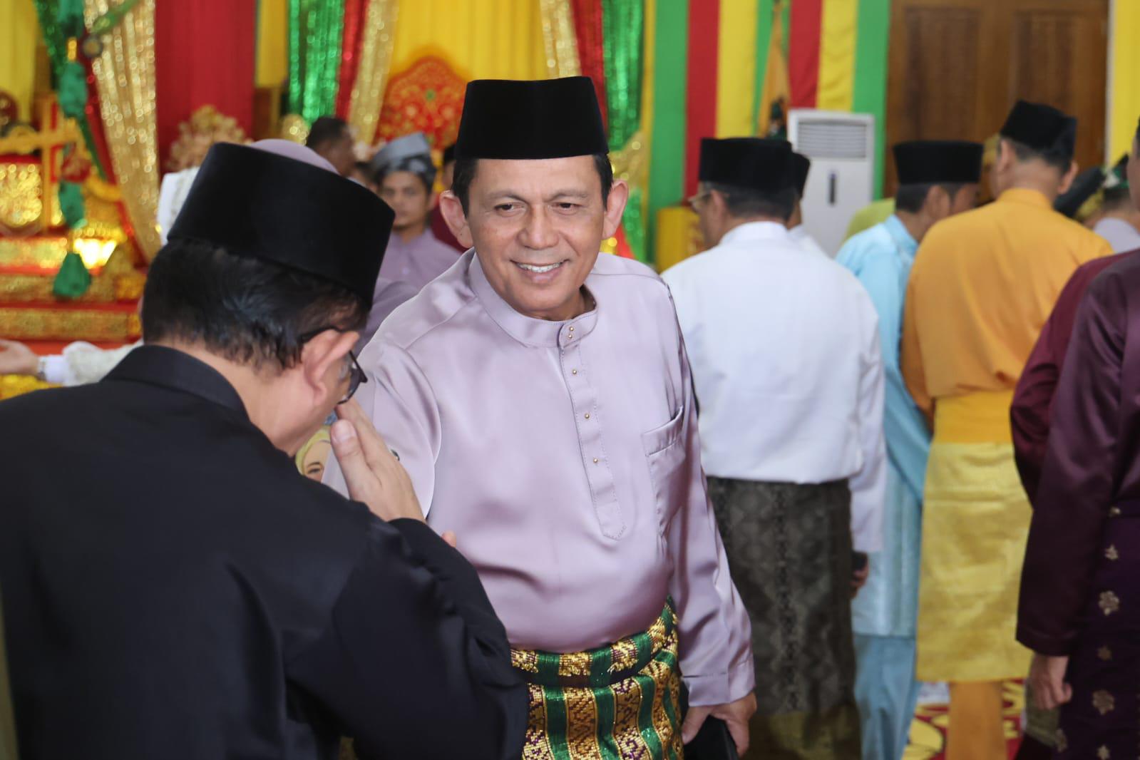 Amsakar Terima Gelar Dato Setia Amanah, Li Claudia Dato Setia Bijaksana ...