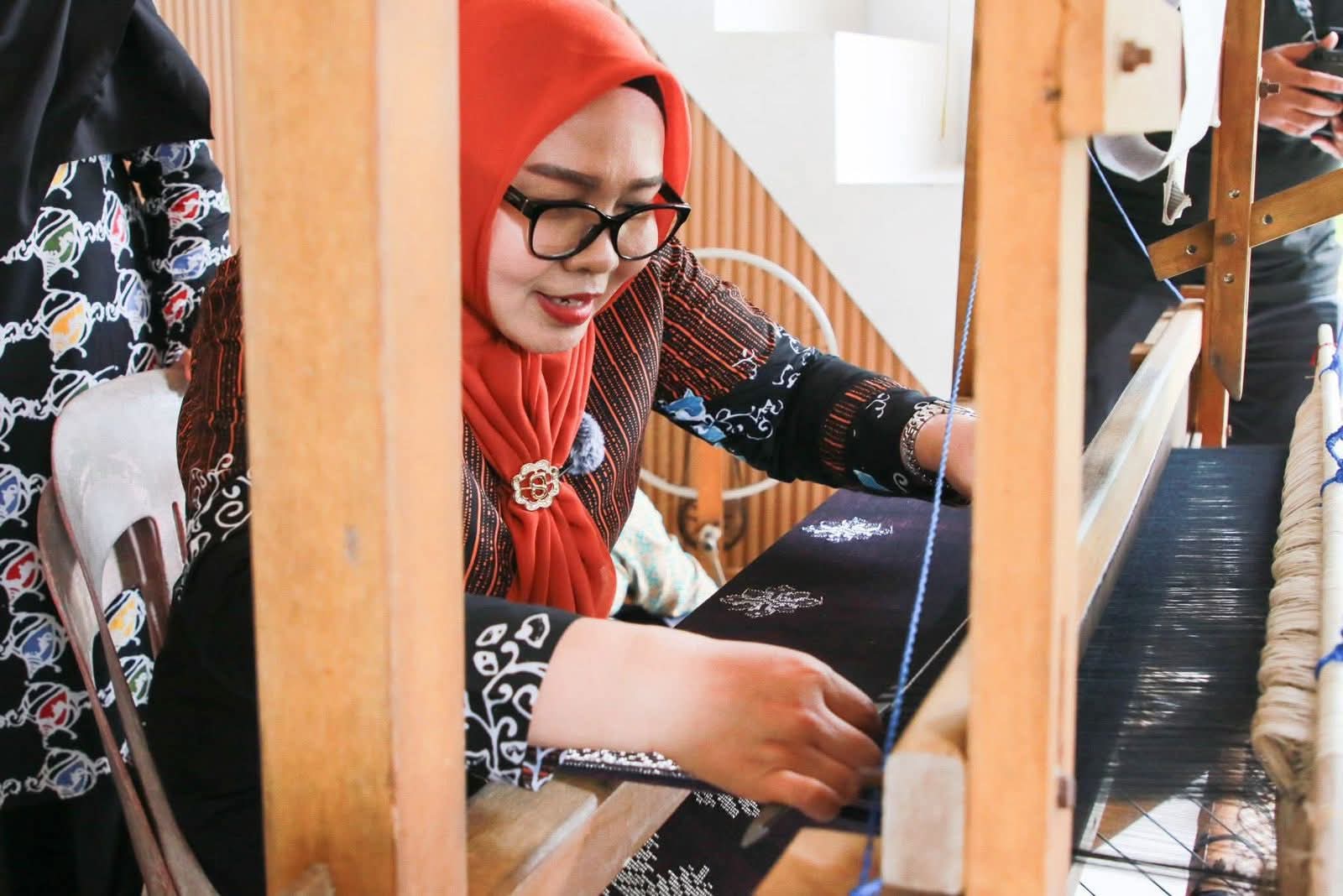 Ada 72 Model Cantik Batam Siap Ramaikan Batam Batik Fashion Week 2025 ...