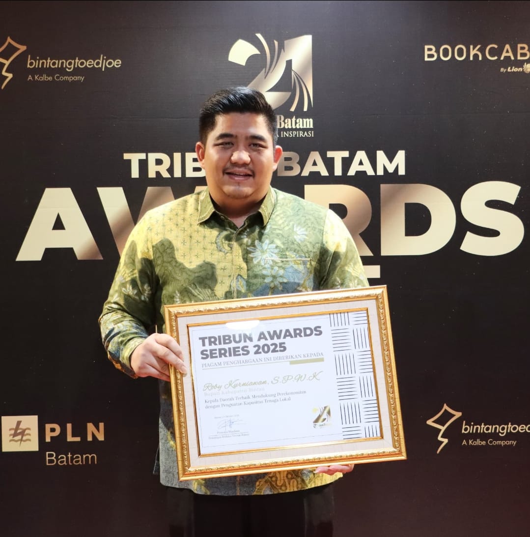 Mampu Kurangi Pengangguran, Bupati Bintan Roby Terima Penghargaan ...